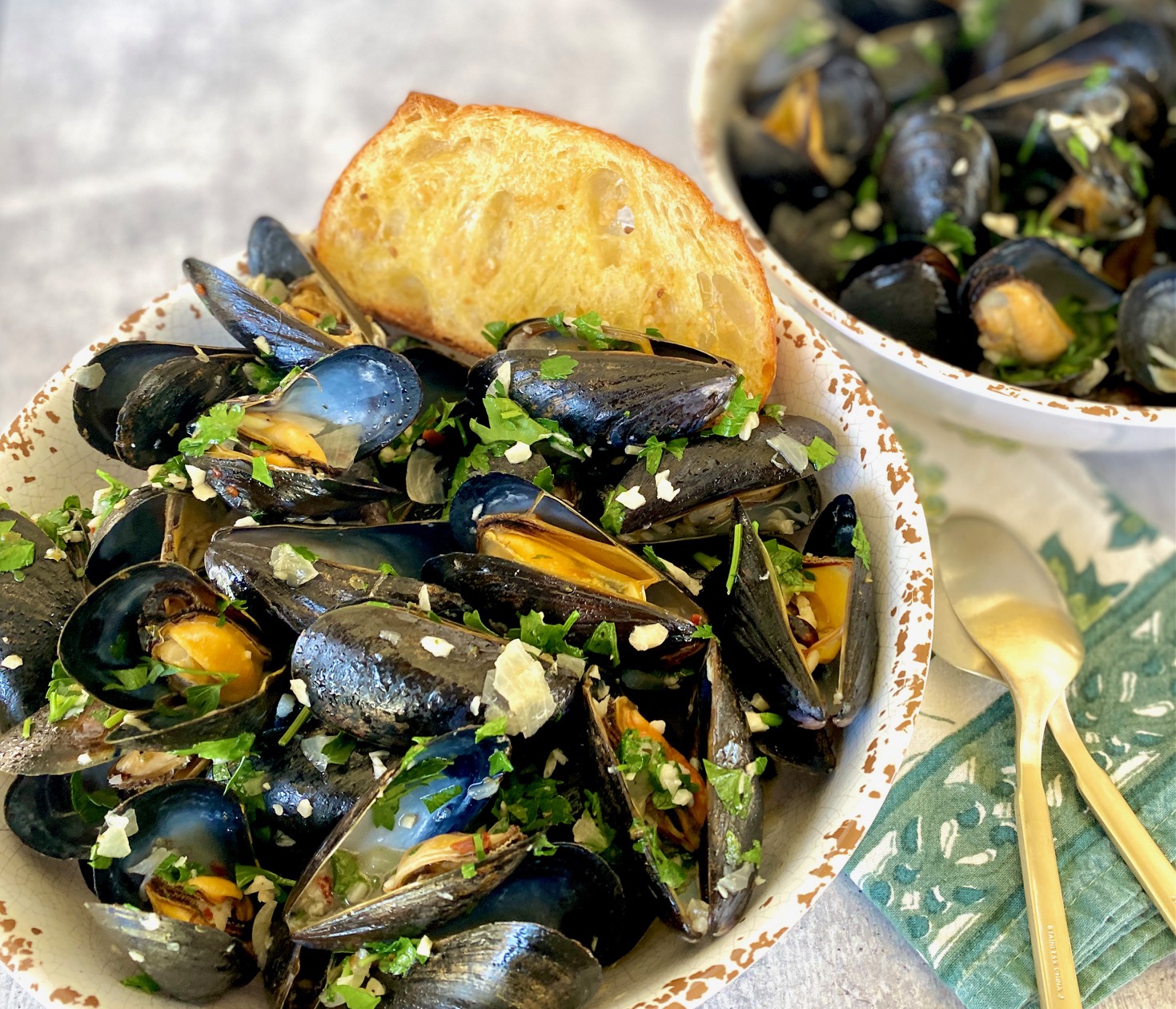 Mussels in White Wine Sauce - The Art of Food and Wine