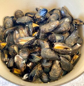 Mussels in White Wine Sauce - The Art of Food and Wine