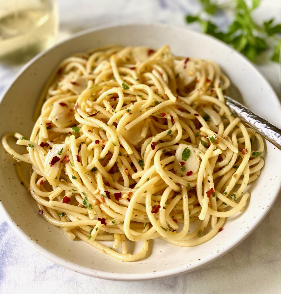 Pasta Aglio e Olio (Garlic Spaghetti) - The Art of Food and Wine