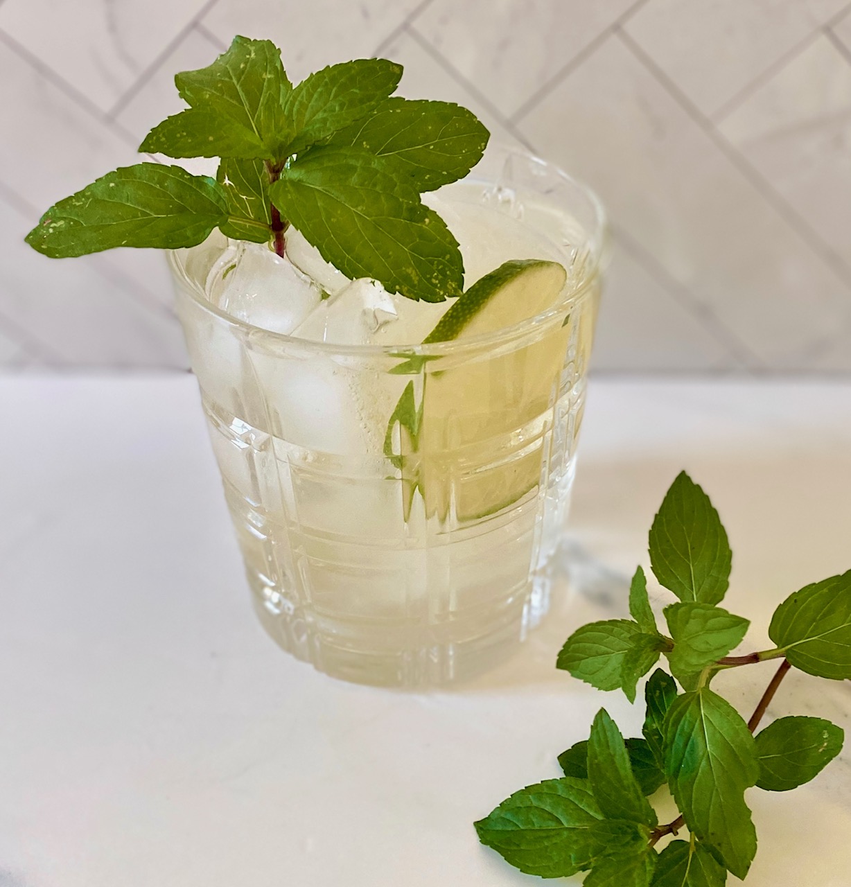 Hugo Spritz Cocktail - The Art of Food and Wine